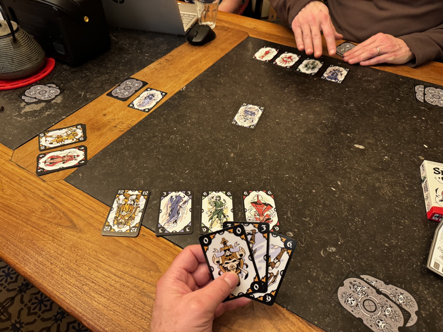 Shadow Cards – Vindjeu