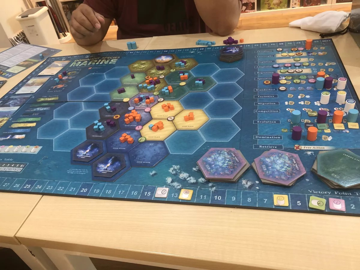 Dominant Species Marine – Vindjeu